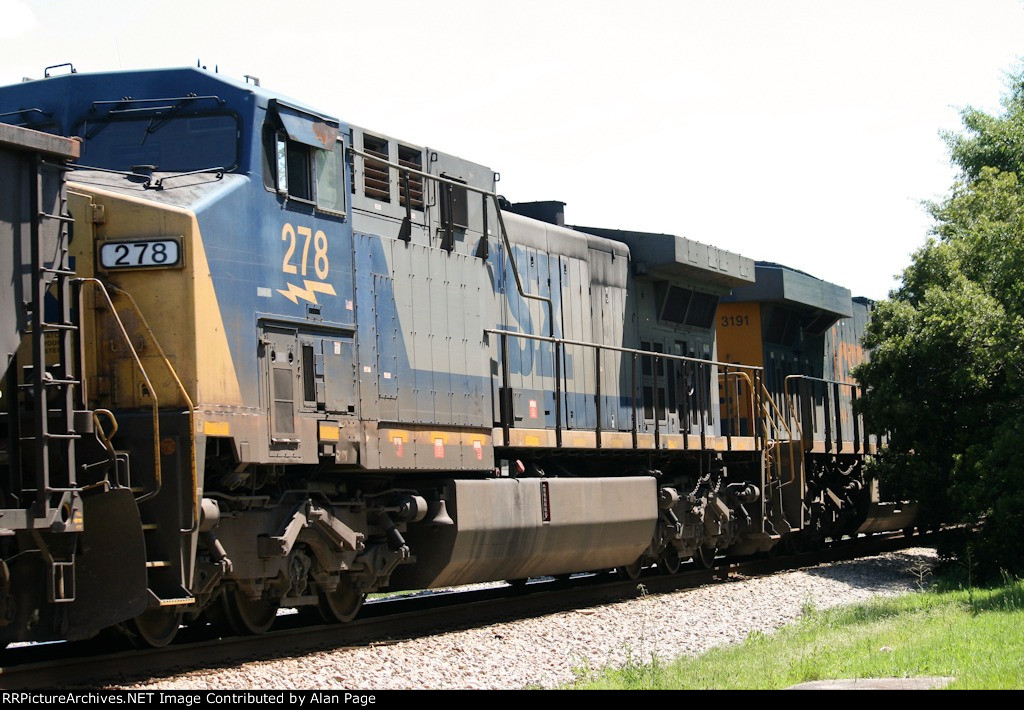 CSX AC44CW 278 runs second
